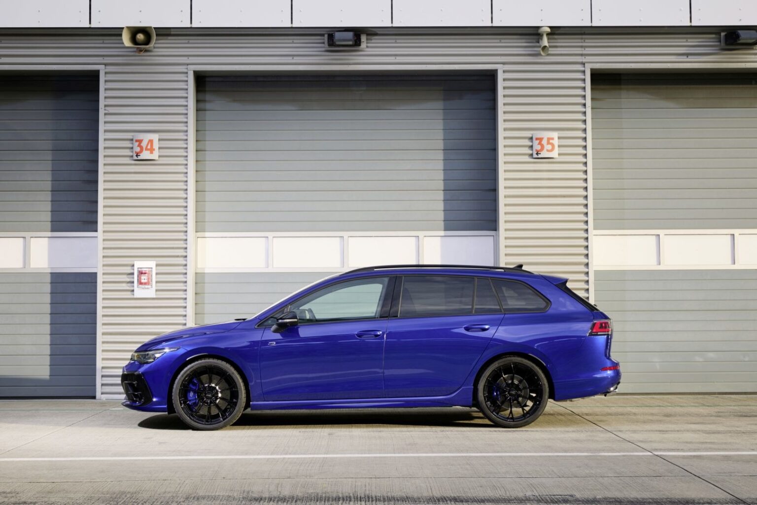 2025 Volkswagen Golf R Variant | opis, silnik, zdjęcia, specyfikacja