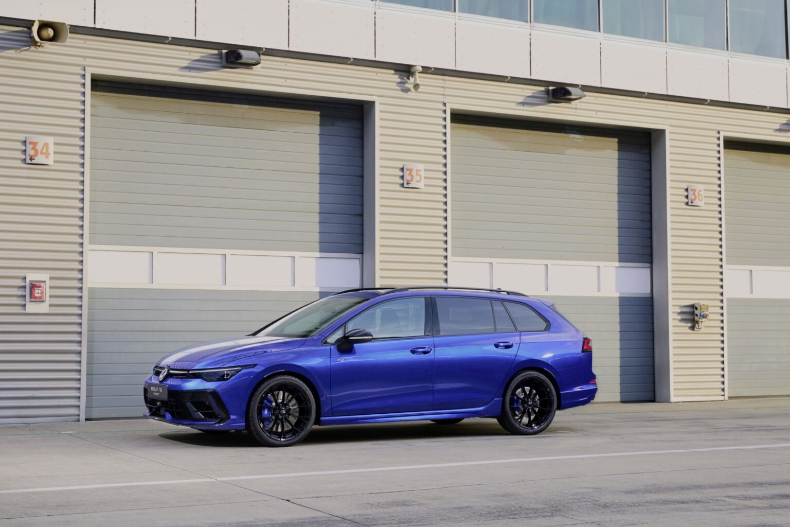 2025 Volkswagen Golf R Variant | opis, silnik, zdjęcia, specyfikacja