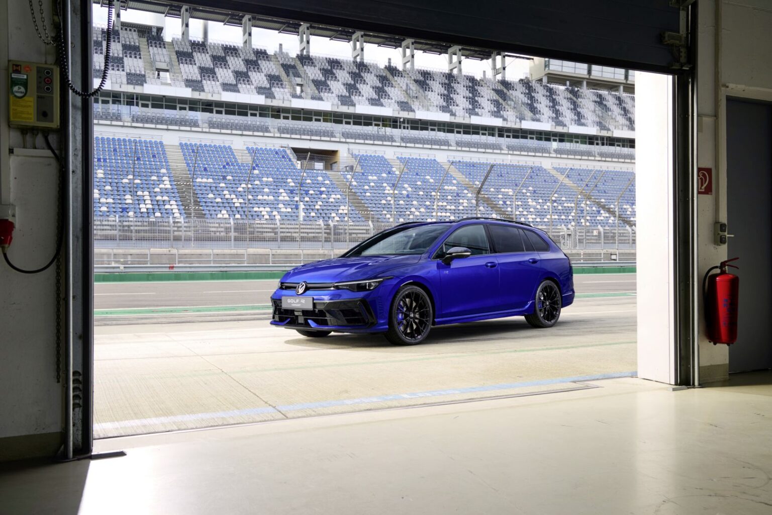 2025 Volkswagen Golf R Variant | opis, silnik, zdjęcia, specyfikacja