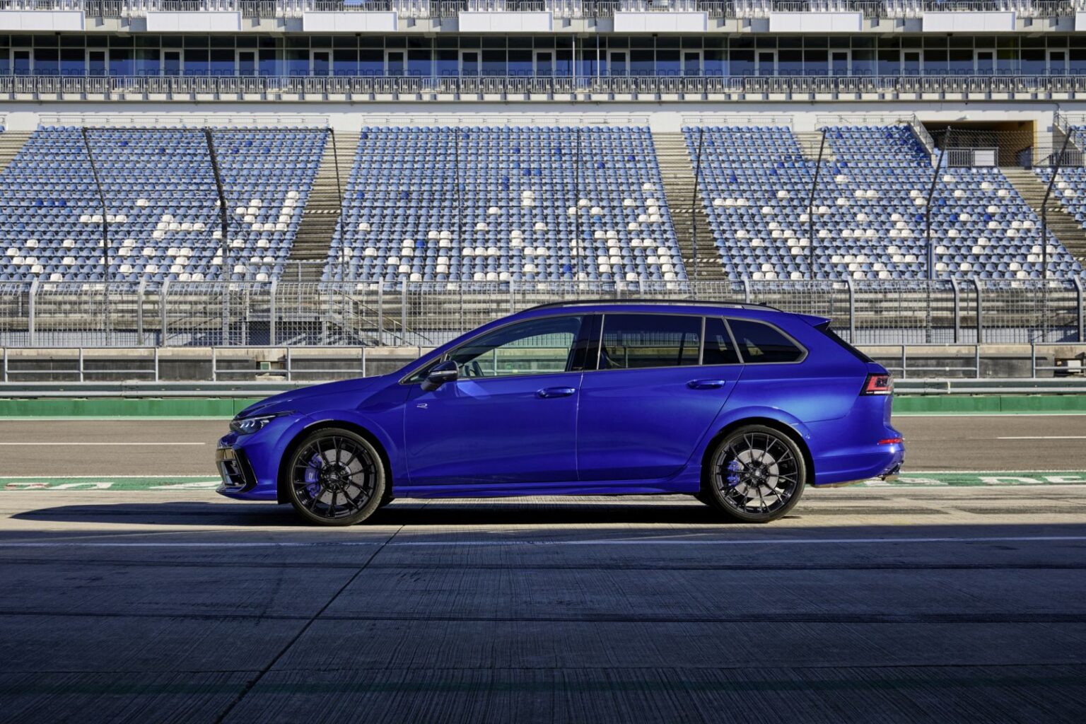 2025 Volkswagen Golf R Variant | opis, silnik, zdjęcia, specyfikacja